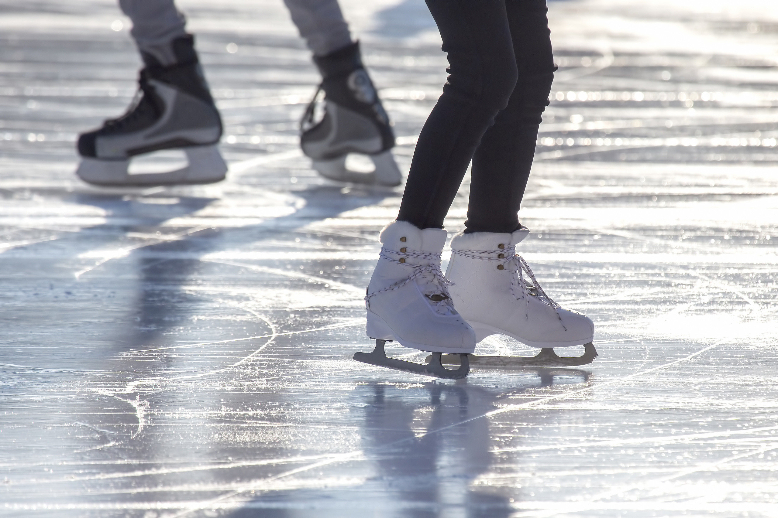 Spolning av skridskobana på IP - Skinnskatteberg